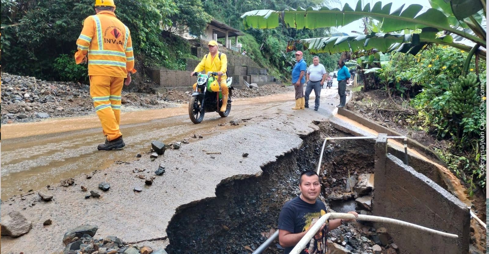 Derrumbes mantienen cerrada la Vía Panamericana